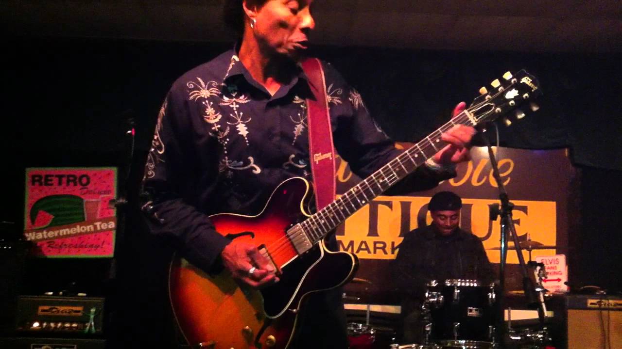 Guitarist Linwood Taylor plays "Mary Had a Little Lamb" at the Old ...