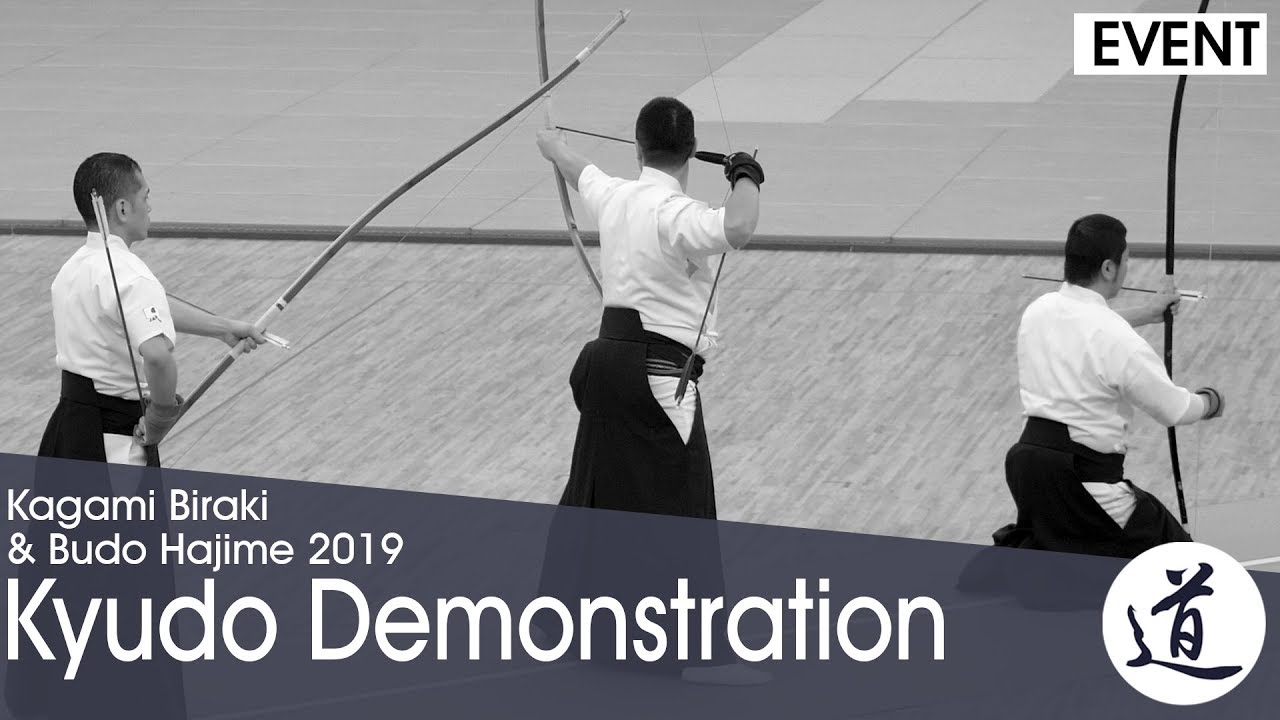 Kyudo Demonstration - World Champion Team - Kagami Biraki 2019 - YouTube