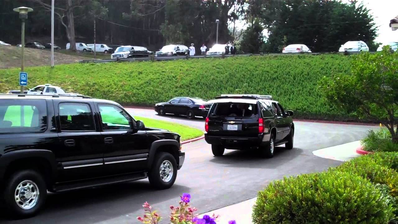Hillary Clinton Motorcade leaving. - YouTube