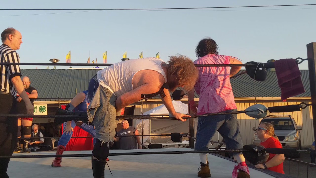 LSC Fight at the Fair:The slaughterhouse gang vs Sharkboy & Vito (07/20 ...