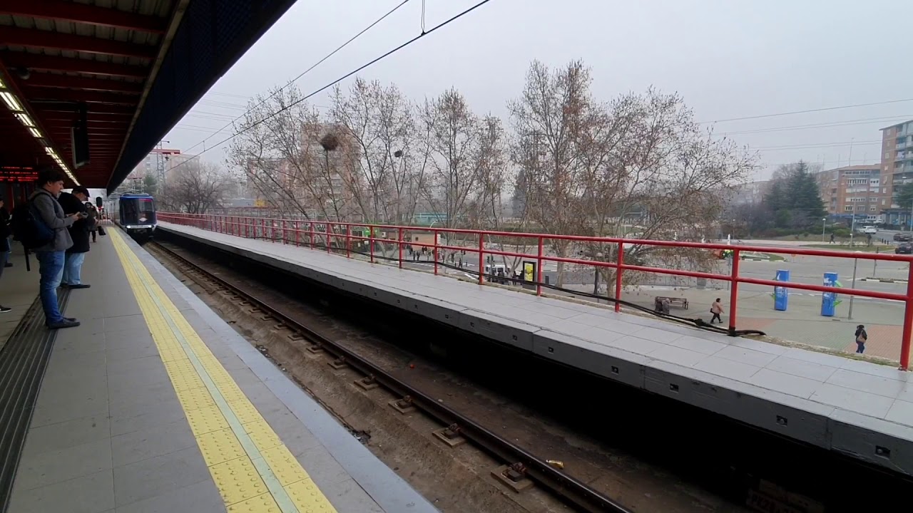 Circulaciones de trenes 2000B por la estación de Aluche, metro de ...