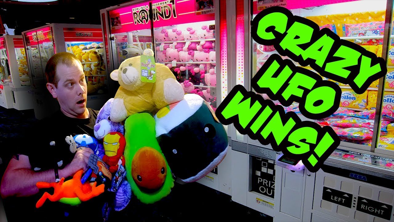 CRAZY UFO Catcher/Claw Machine Wins at Round 1 Arcade! How to WIN ...