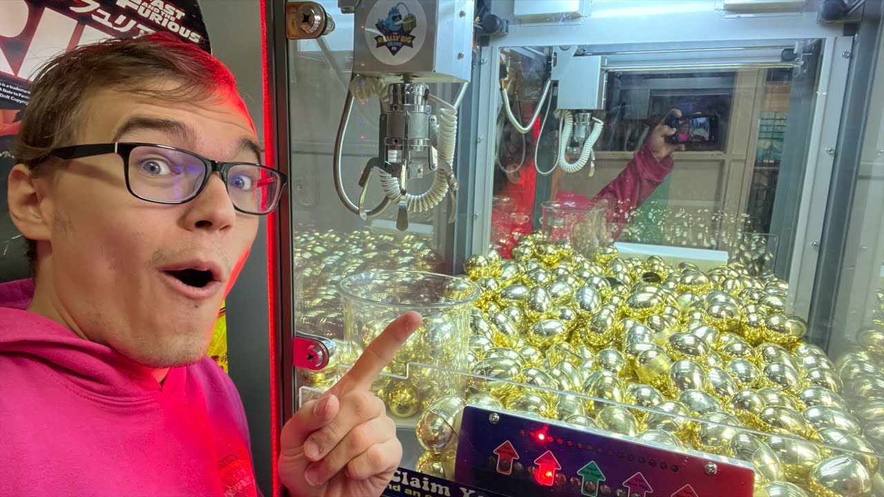 GOLDEN EGG CLAW MACHINE! - YouTube