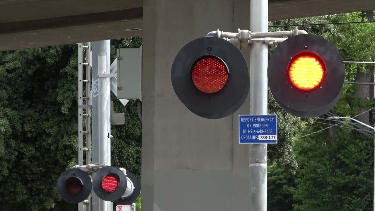 *3 New LED Lights - 19th Street Railroad Crossing - Sacramento CA ...