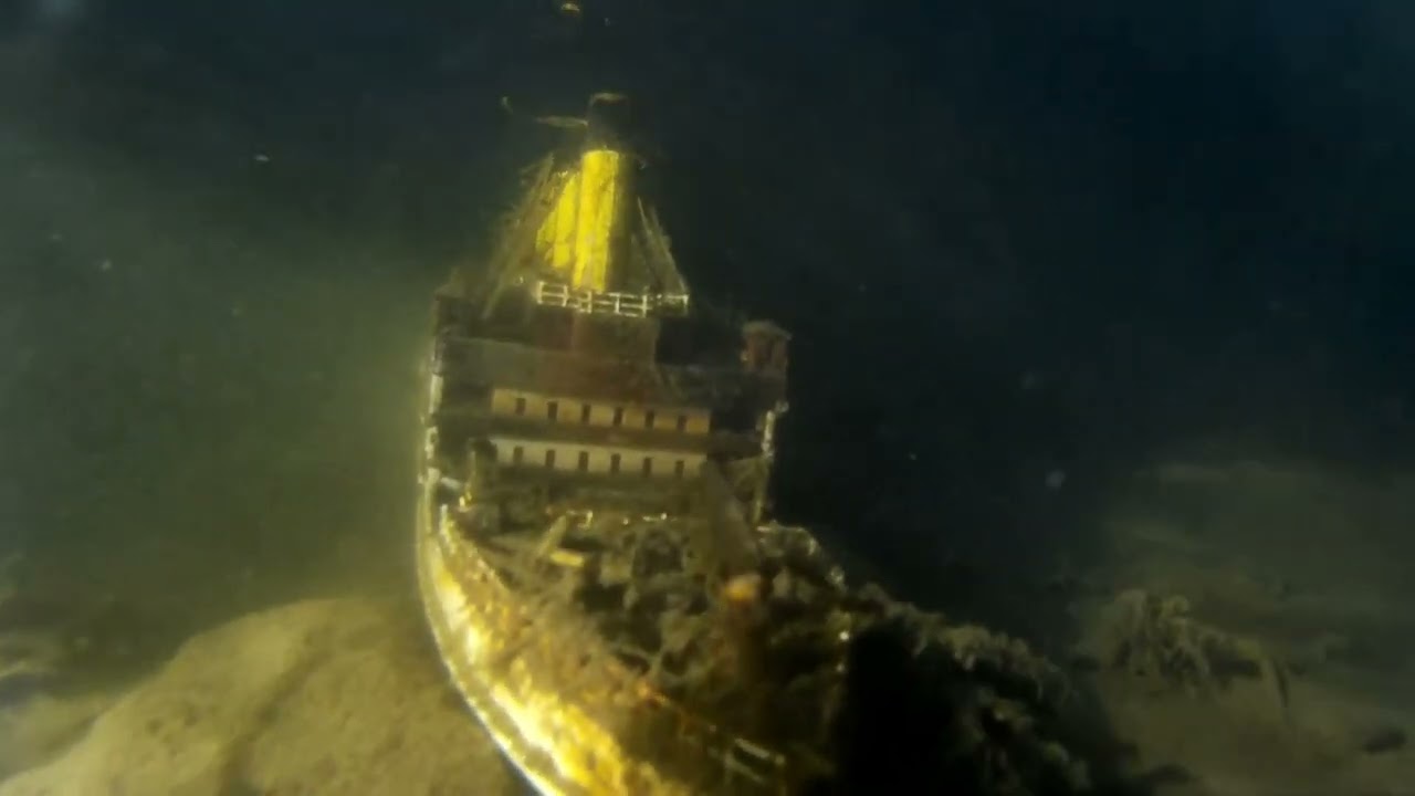 Titanic model wreck DISCOVERED at the bottom of Lake Cardboardia - YouTube