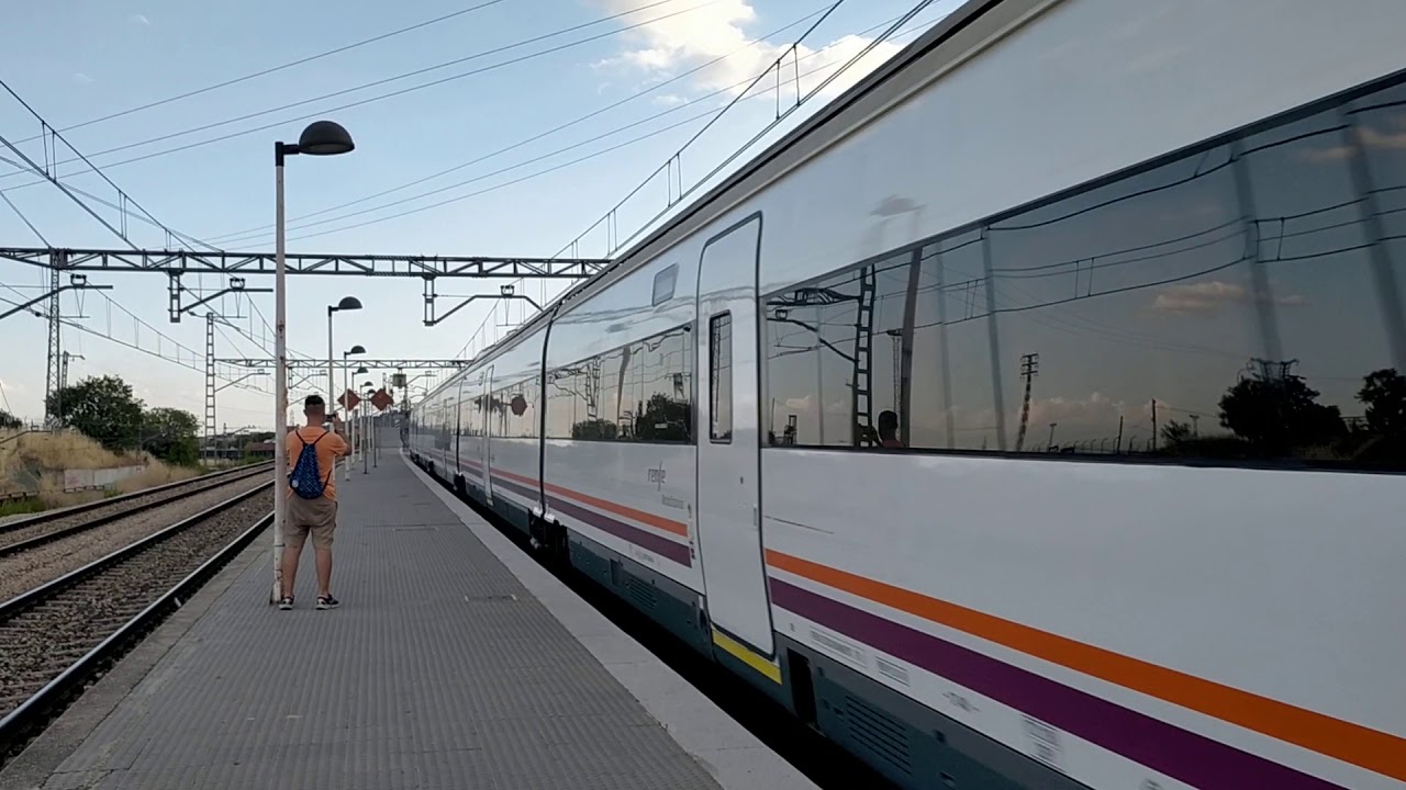 Renfe 449 "Besugo" a toda velocidad por San Cristóbal de los Ángeles ...
