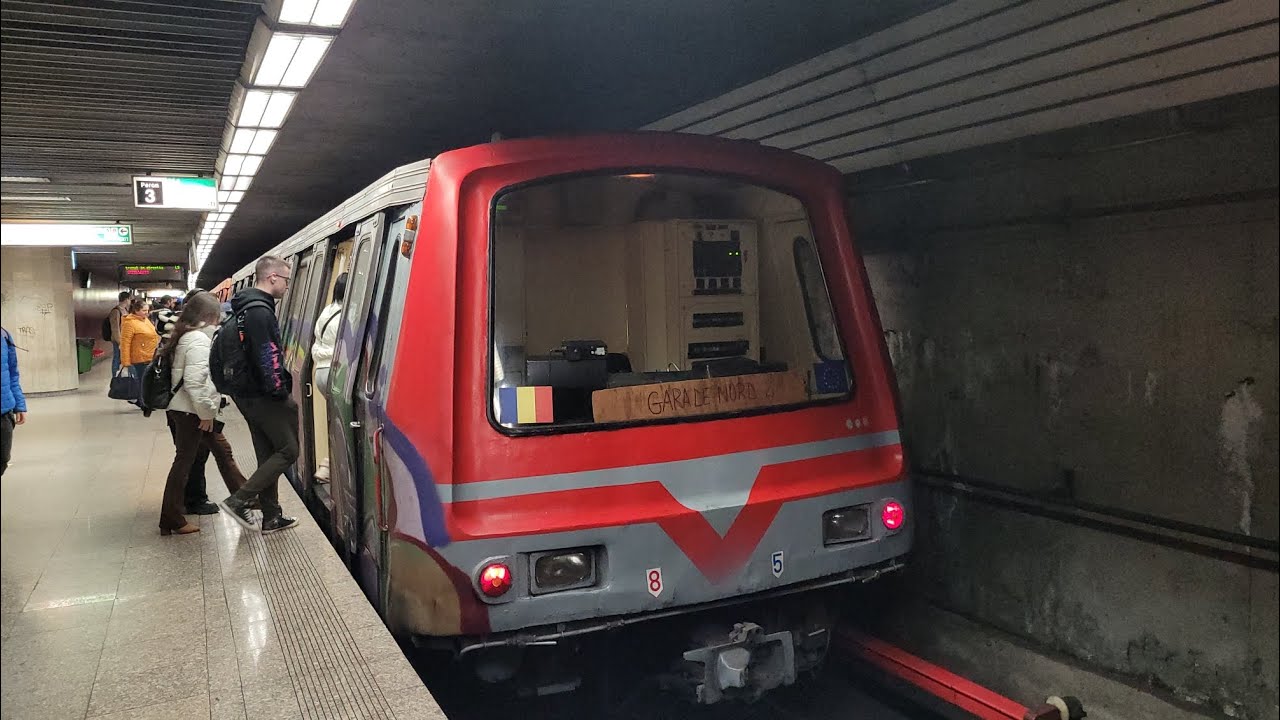 TEM-ul #003-133-005 sosind în stația "Basarab" pe Magistrala 4 - YouTube