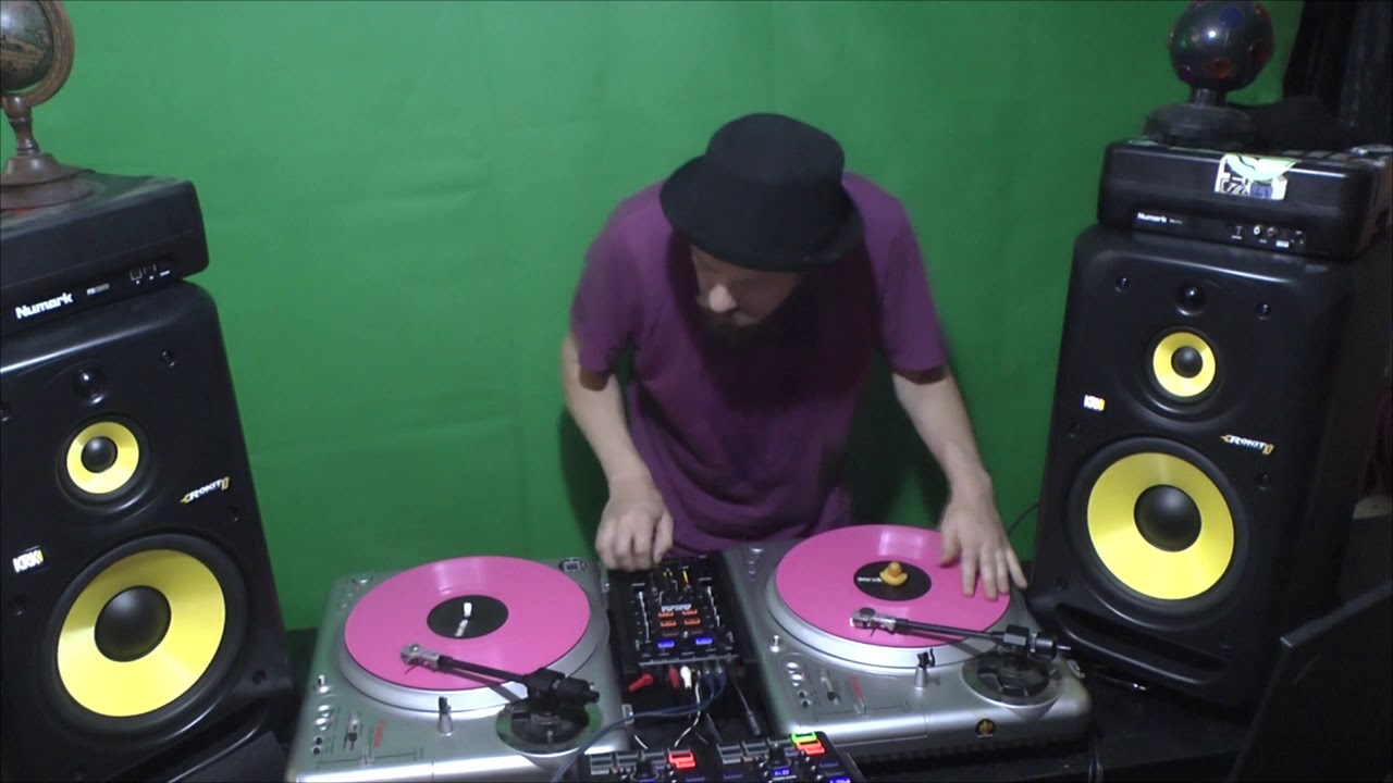 DJM aka Dan The Hat (Bradford) 1 minute routine - YouTube