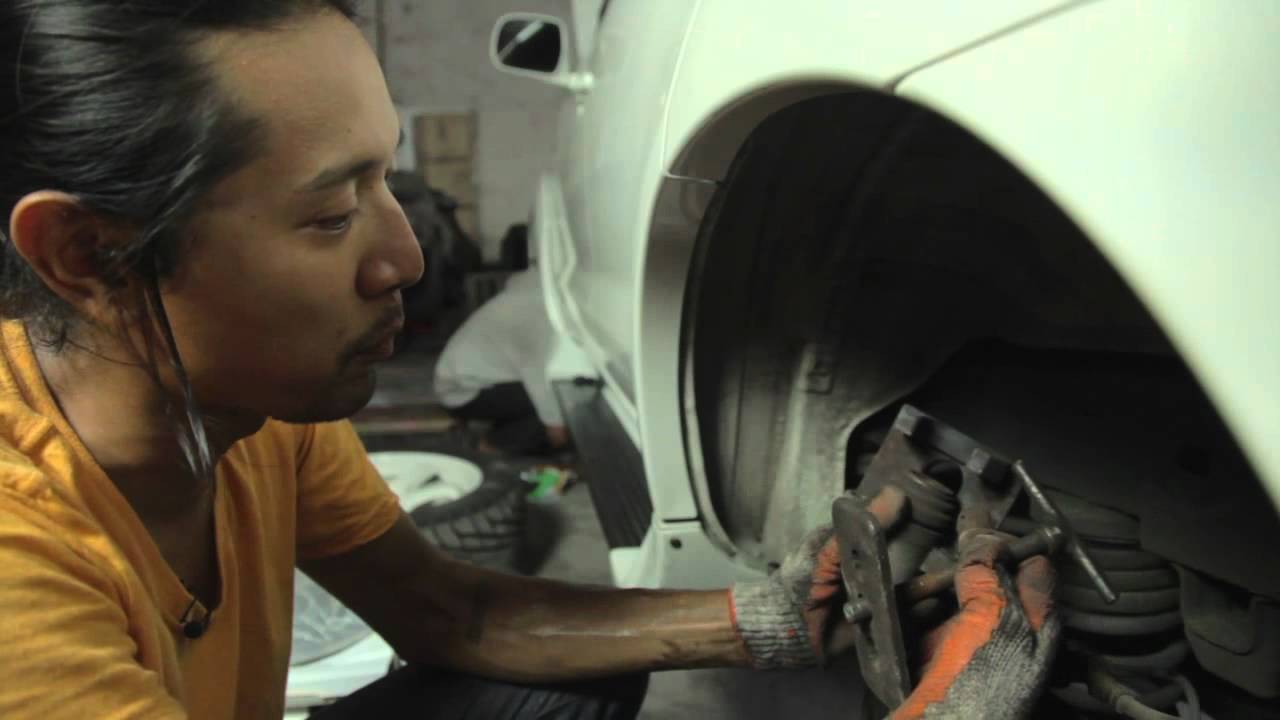 IGNITION - How to change the brakes on a Toyota Fortuner - YouTube