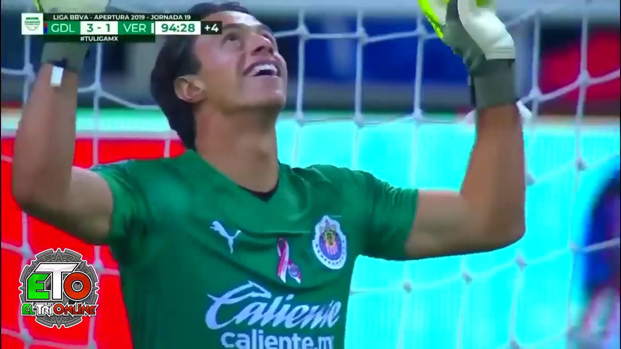 Chivas goalkeeper Antonio Rodriguez scores from his own box! - YouTube