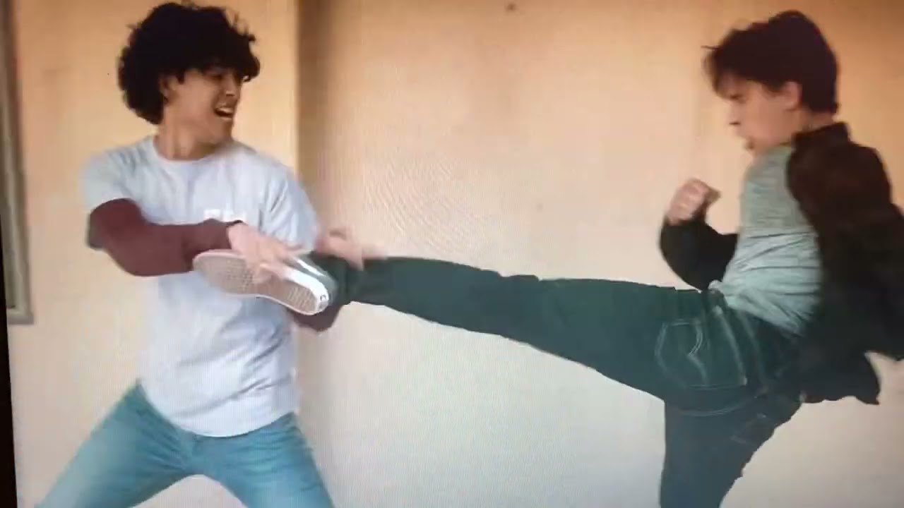 Cobra kai fight miguel VS robby - YouTube