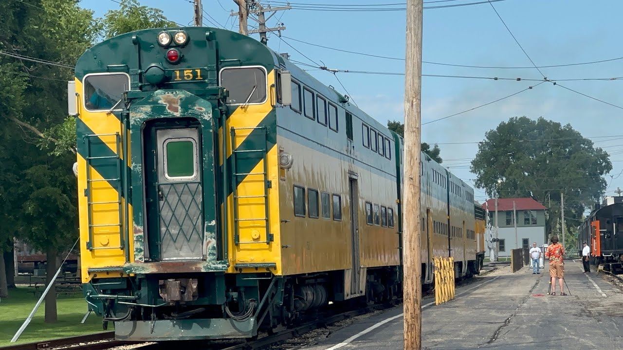 The CNW Bi-level train with CNW 411 F7A at the rear at the Illinois ...