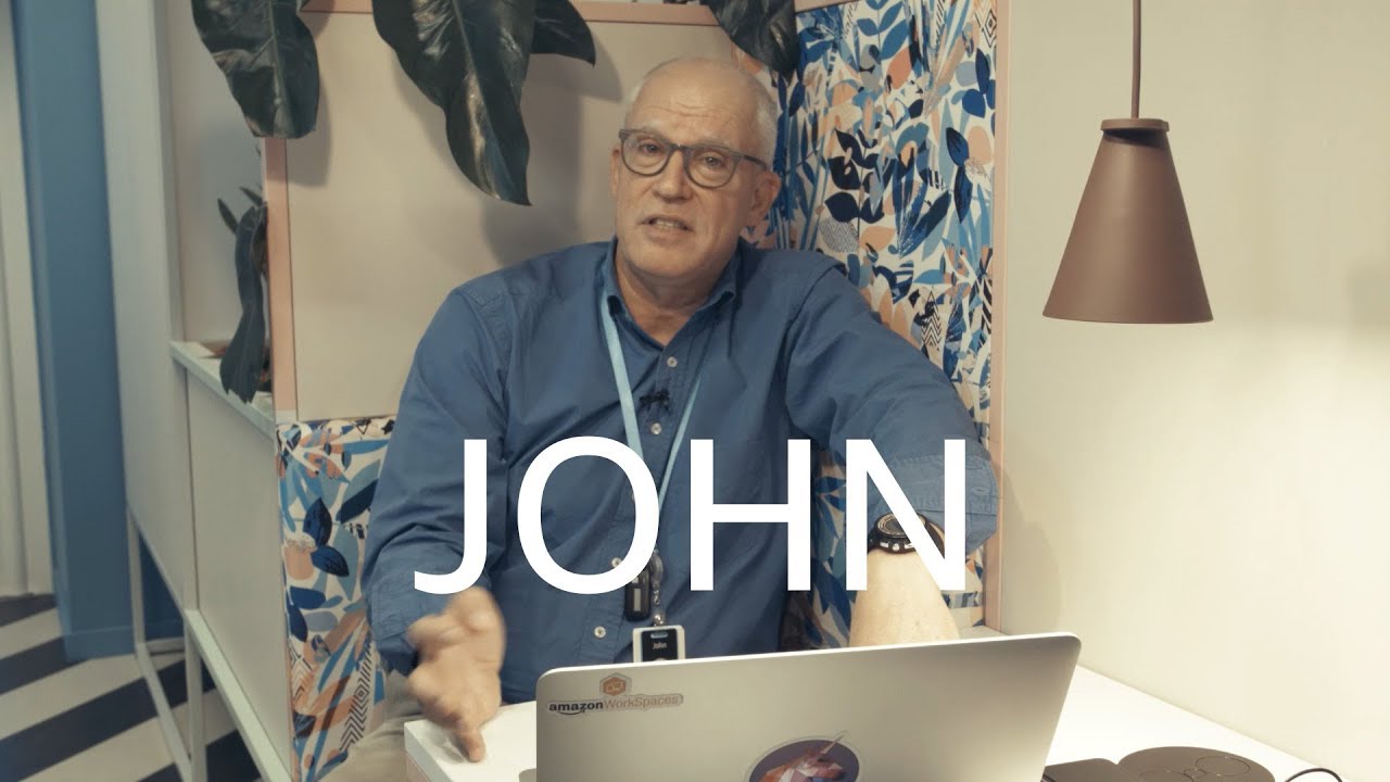 3 questions à...John, Senior Consultant IT Transformation - YouTube