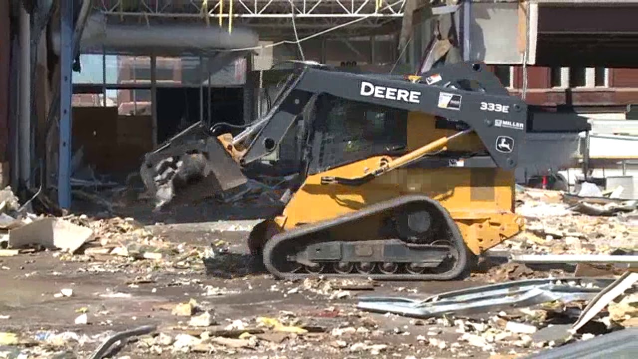 Grapas o garra John Deere para minicargador - YouTube