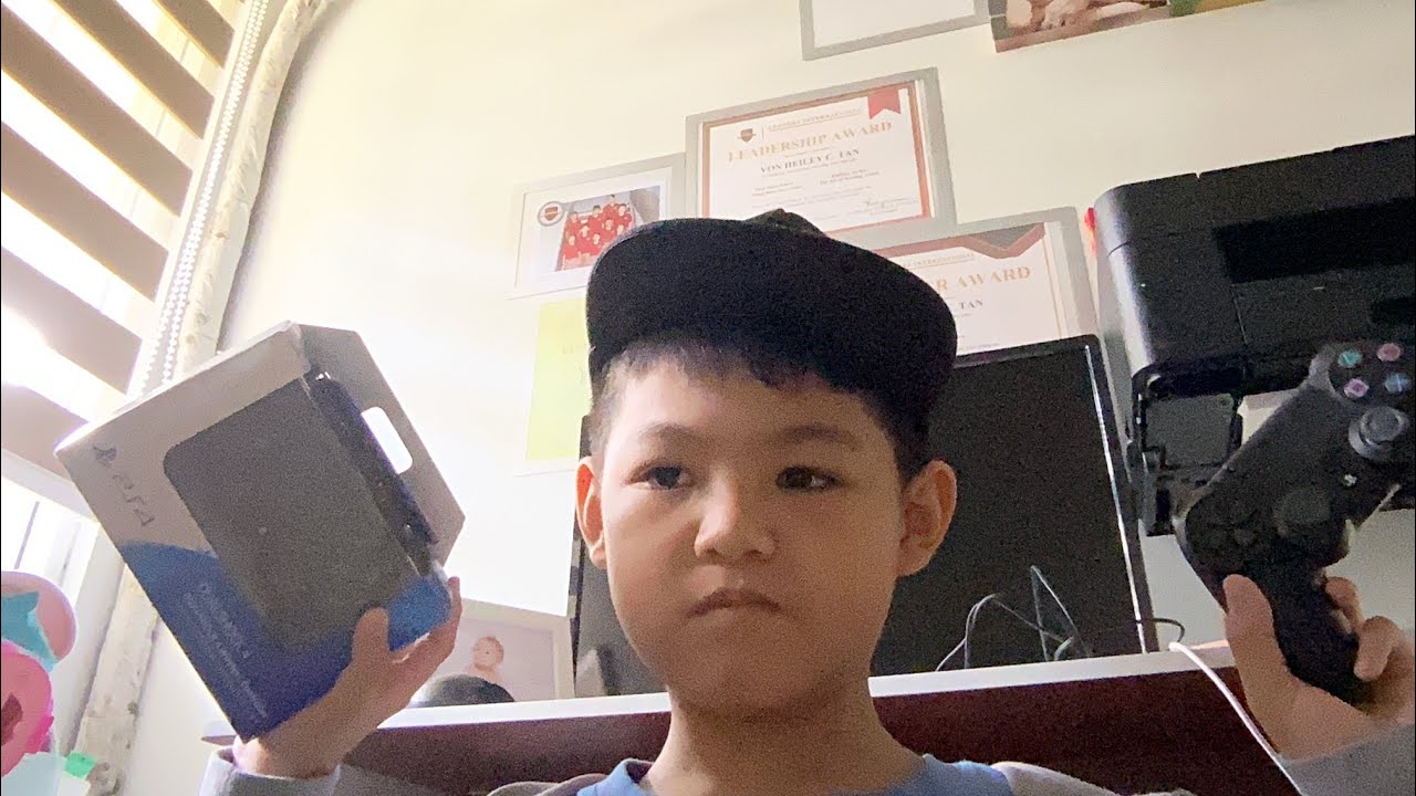 Turning my room into a gaming room 🎮🎮🎮🎮🎮🎮🎮 - YouTube