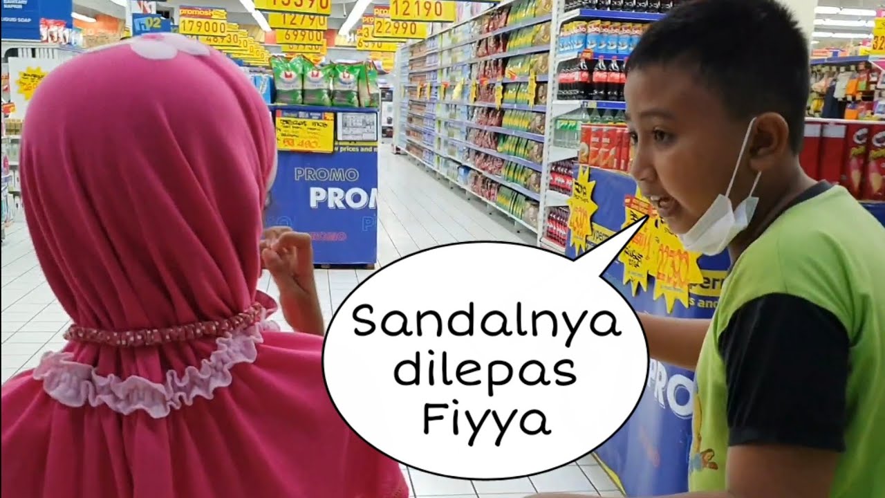 JALAN JALAN KE MALL HYPERMART KUDUS BELI JAJANAN - YouTube