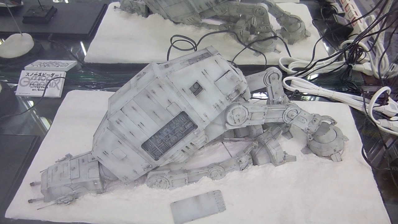 Fallen Bandai AT-AT diorama at Yodobashi Camera in Shinjuku - YouTube
