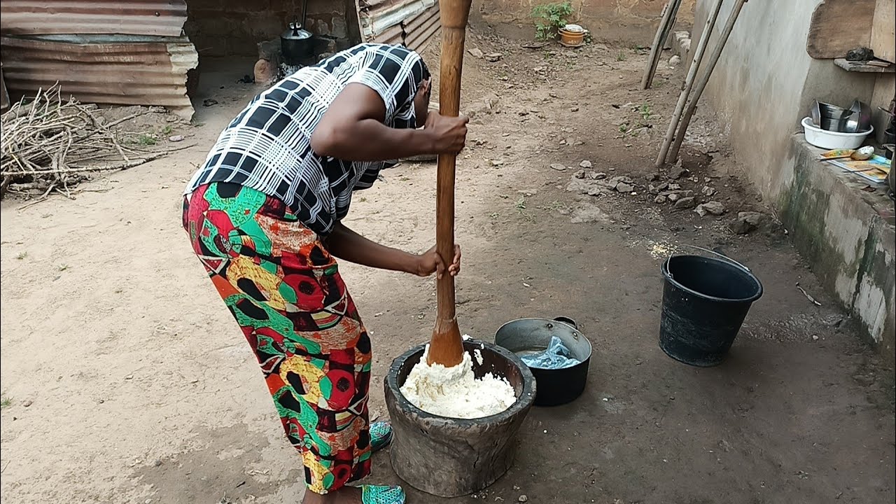 Pounding Fufu For The First Time || African Village Life, Random Daily ...
