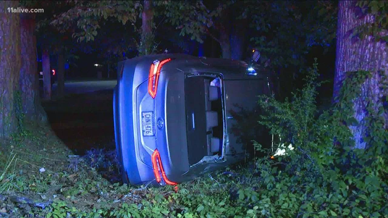 Police chase ends with flipped car in East Point - YouTube
