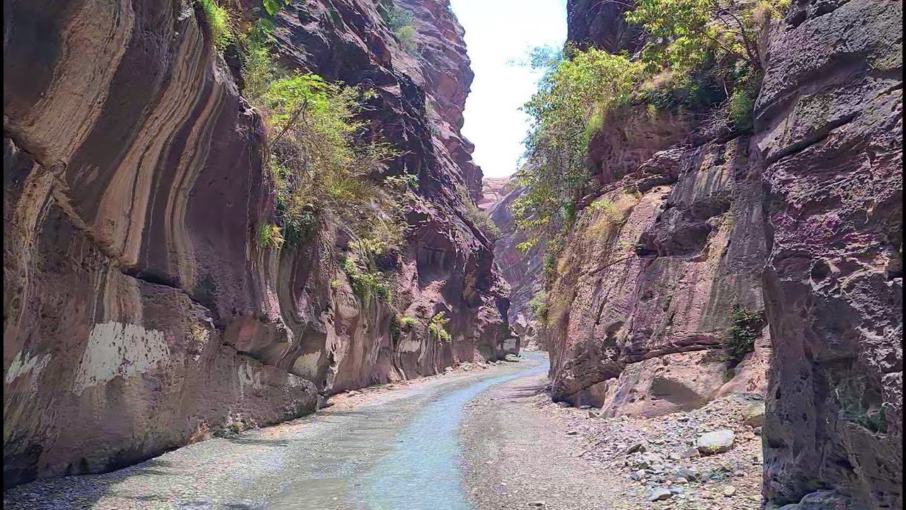 WADI LAJAB CANYON - Daan Sa Gitna Ng Dalawang Mataas Na Bangin - YouTube