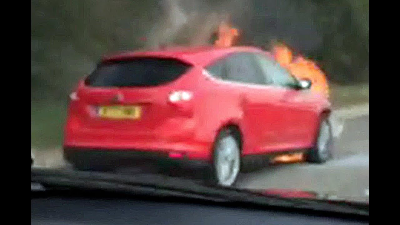 Ford Focus car on fire !... Hot stuff between Hatfield to Hertford A414 ...