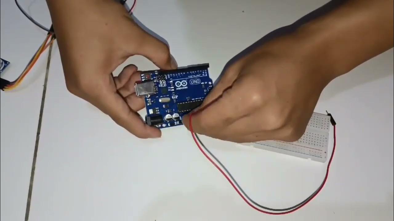 tong sampah otomatis berbasis arduino Uno dan servo dan sensor ultrasonik - YouTube