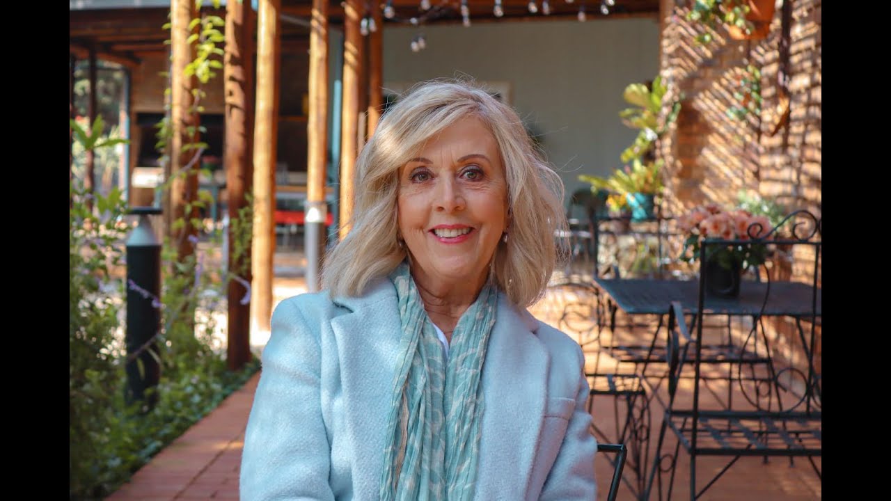 Sally Campher gesels oor familie, loopbaan en nuwe uitdagings - YouTube