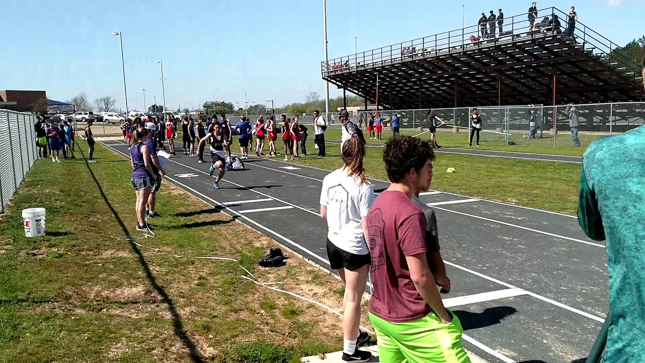 Elijah 8th grade triple jump 39' 1/2 " Mt Vernon 2019 - YouTube