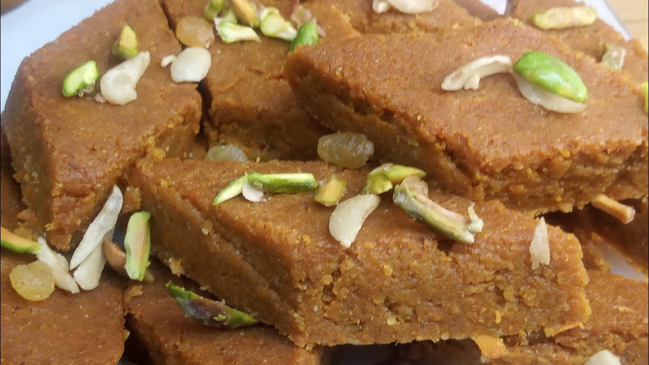 গাজরের হালুয়া / gajorer halua recipe. গাজরের বরফি যে কোনো মিষ্টির ...
