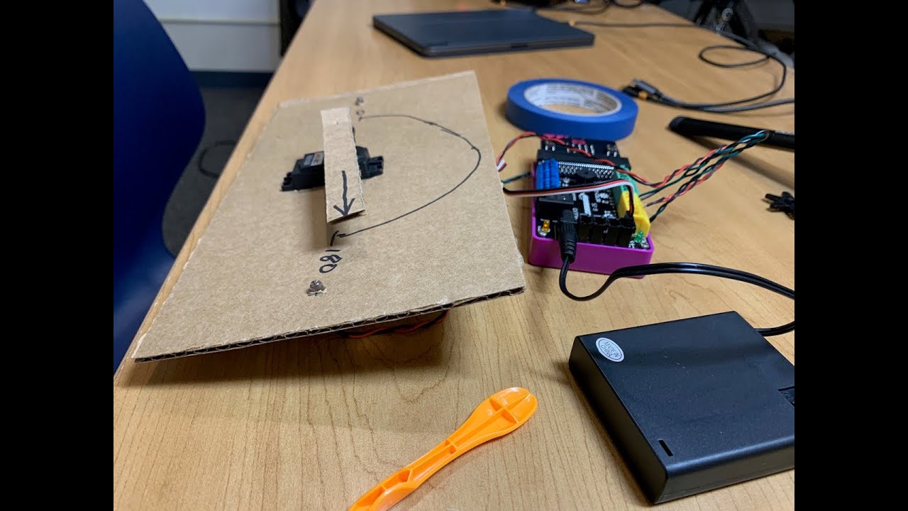 Hummingbird Robotics Lesson 2 Servo with lights - YouTube