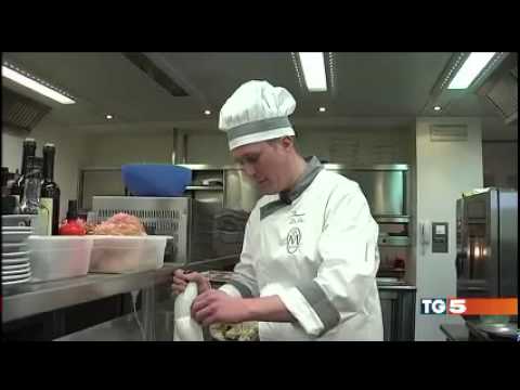 TG5 Gusto Ristorante Marcandole crema di spinaci con tofu e pane ...