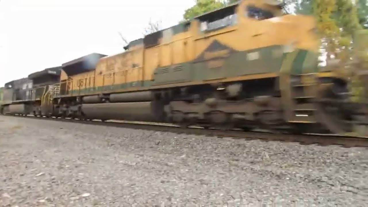 Reading Lines 1067 On Its Home Rail's. (Meets NS 211) - YouTube