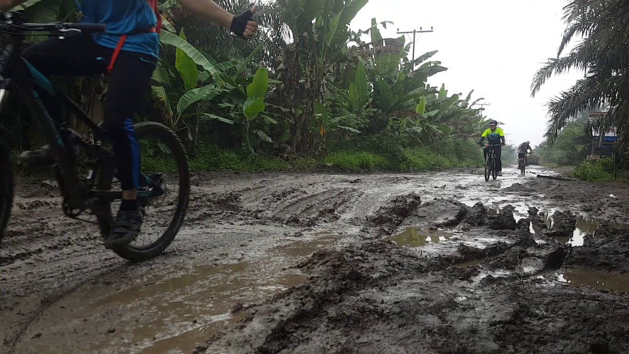 SJS bike touring ke tanjung leidong - YouTube
