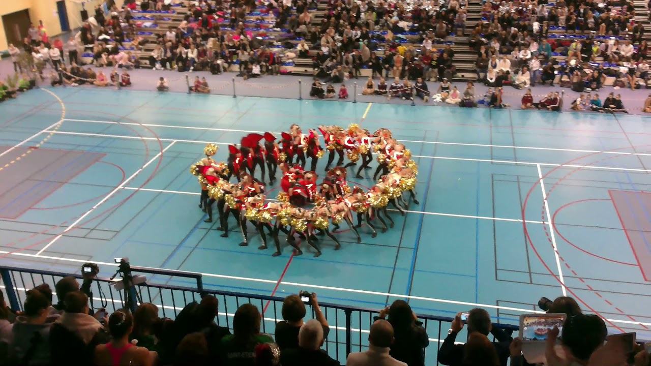 Grande équipe pompons seniors - Twirling club Hegenehim - Baton d'or ...