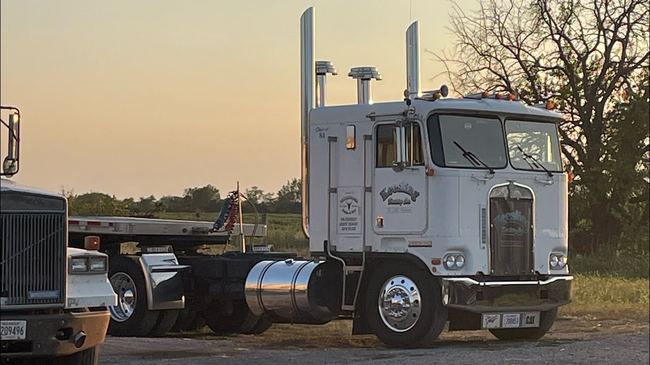 1984 Kenworth K100C strolling - YouTube