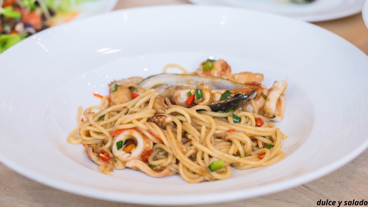 🍝 Espaguetis con Mariscos: Delicia del Mar🦐 - YouTube