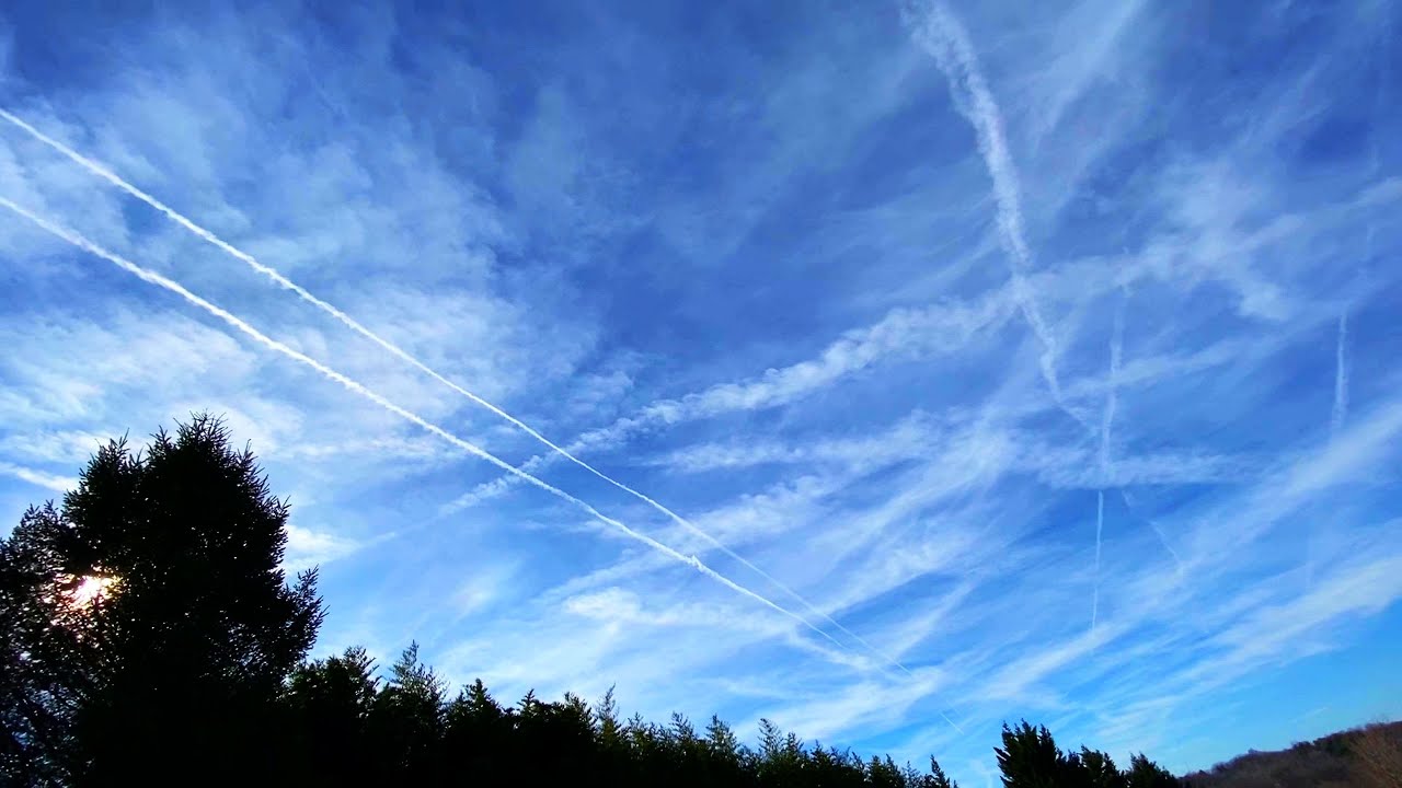Plane trails everywhere! high altitude airplane spotting and watching ...