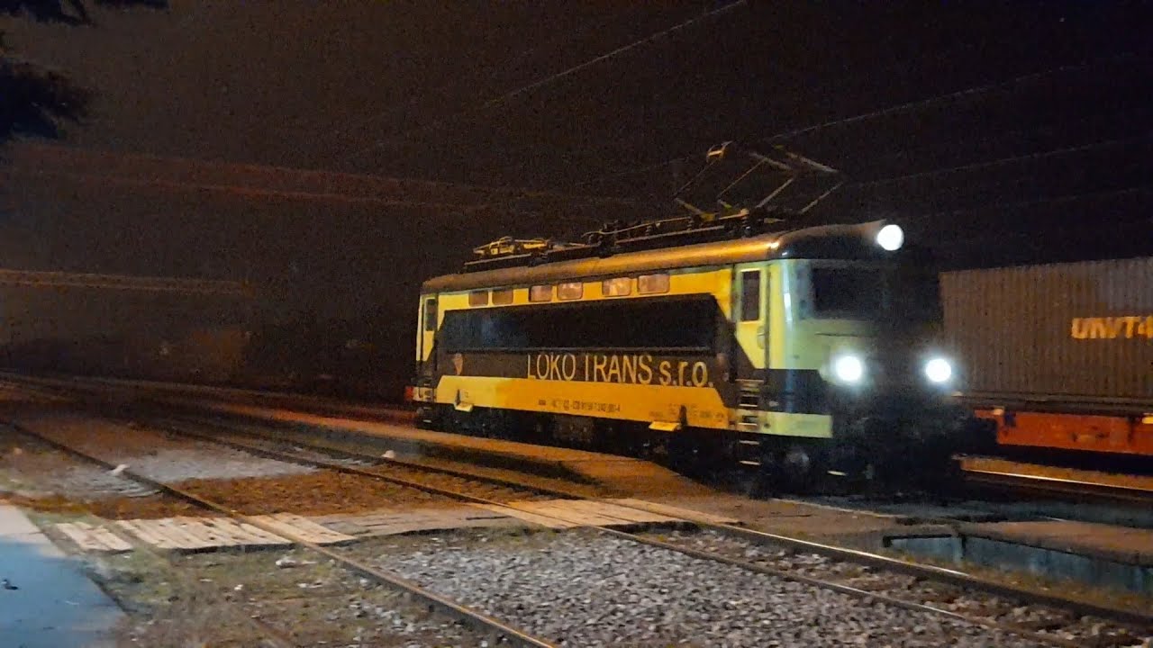 LT 242-262 GOING SOLO AS TRAIN NUMBER 72326 WHILE PASSING STATION ...