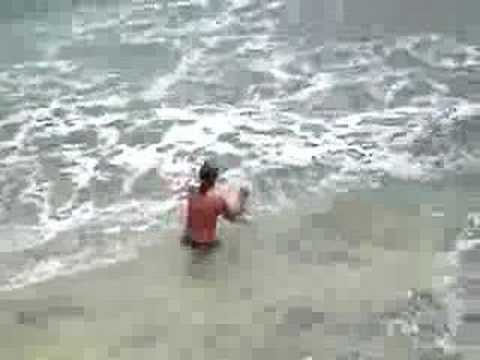 net casting hawaiian style(thrownet) - YouTube