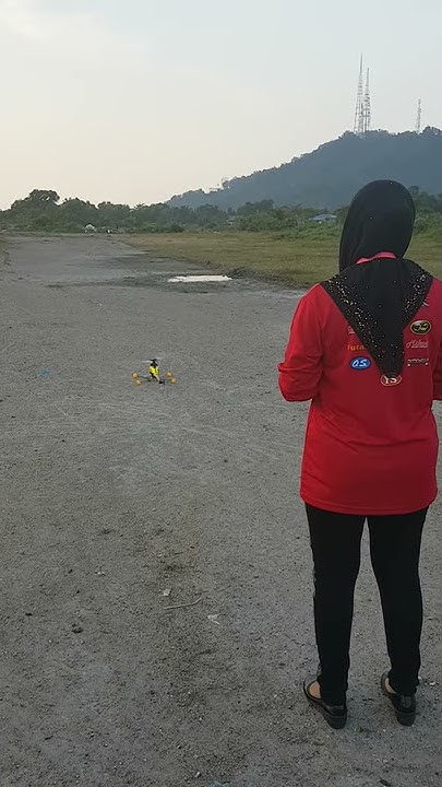 Gaui X3L - My wife practising hovering - YouTube