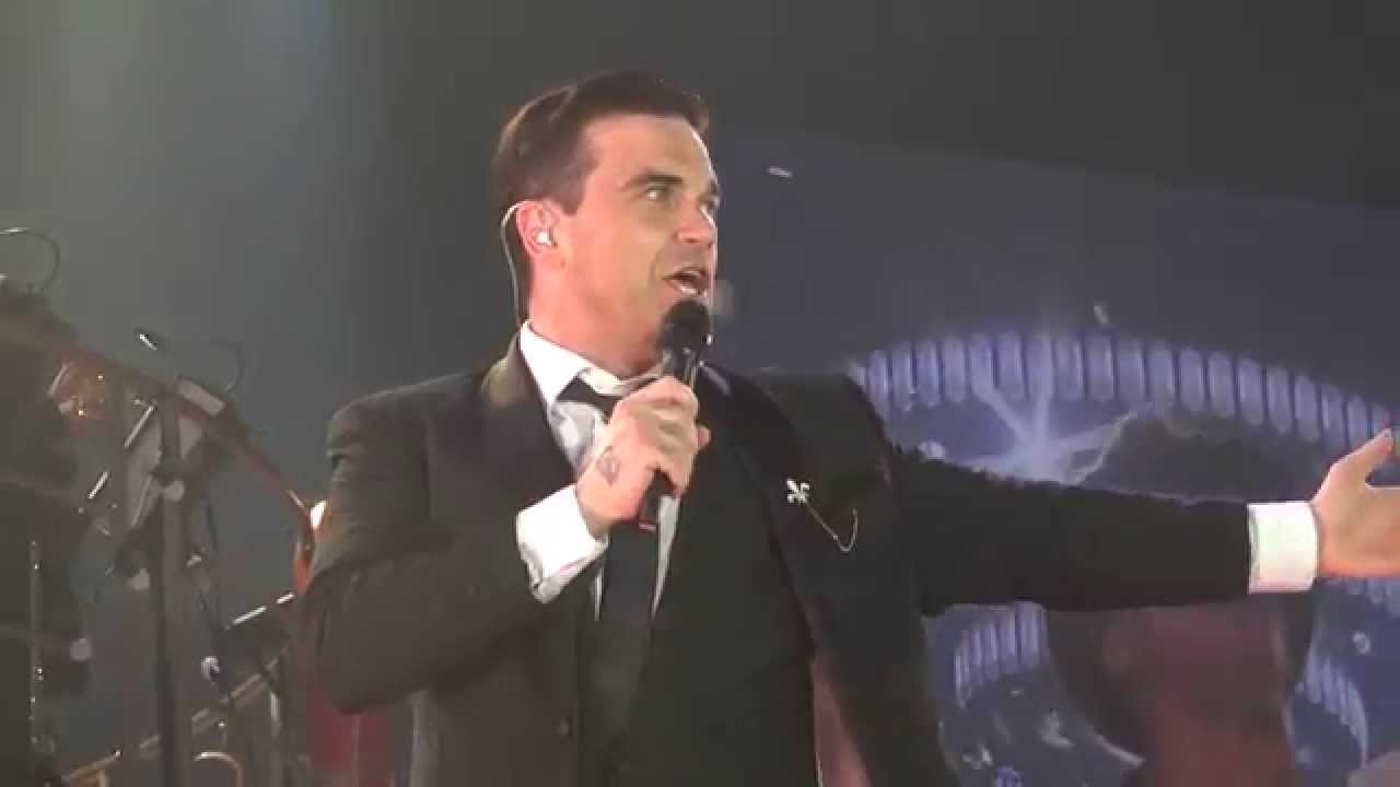 Robbie Williams singing New York, New York - Birmingham July 5, 2014 ...
