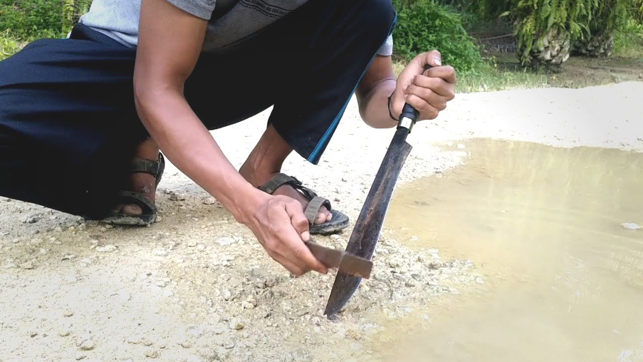 Cara Mengasah Parang Yang Betul Supaya Tajamnya Awet - YouTube