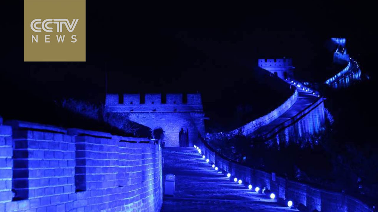 China's Great Wall lit up in blue to mark UN's 70th anniversary - YouTube