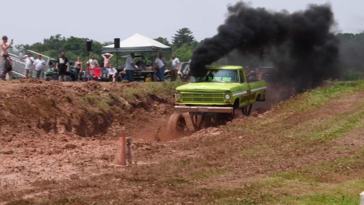 Mud Drags/ 500Ft Horseshoe Mud Bog PA 6-1-19 - YouTube