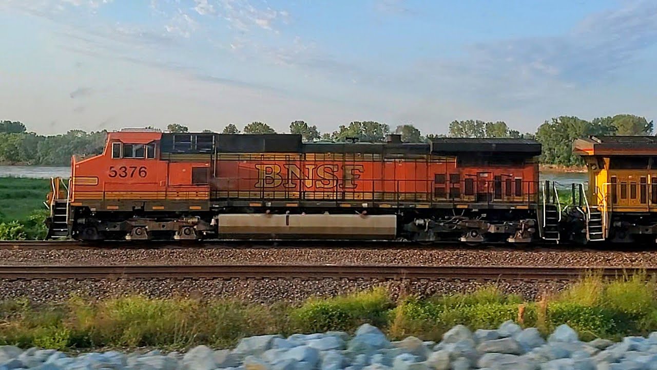 MASHN with BNSF leader along front street! - YouTube