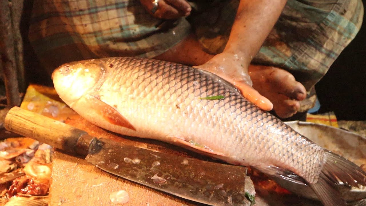Rohu Fish Chinese Style Cutting Live In The Fish Market । Amazing Fish ...