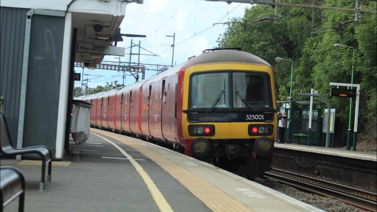 Royal mail 325015/325001 mail train 1S80 Willesden prdc to shieldmuir ...