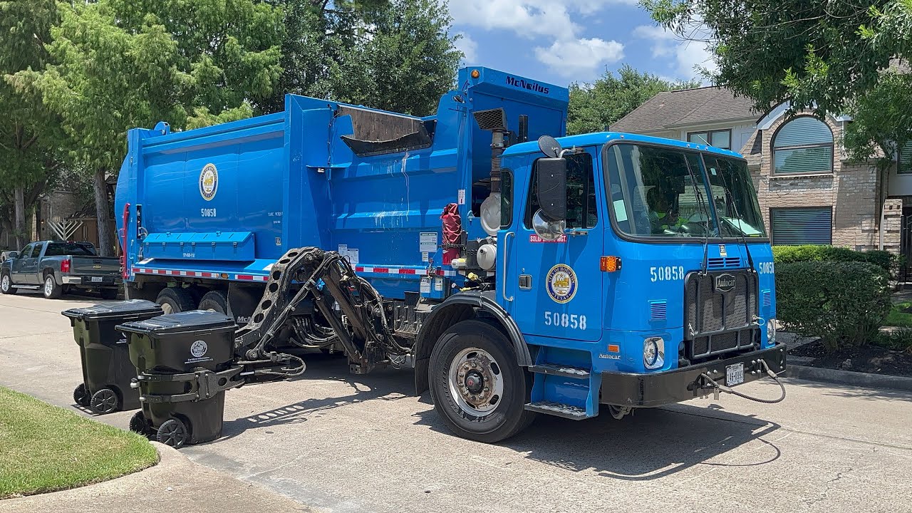 City of Houston: Autocar ACX McNeilus Autoreach + Rear Loader Garbage ...