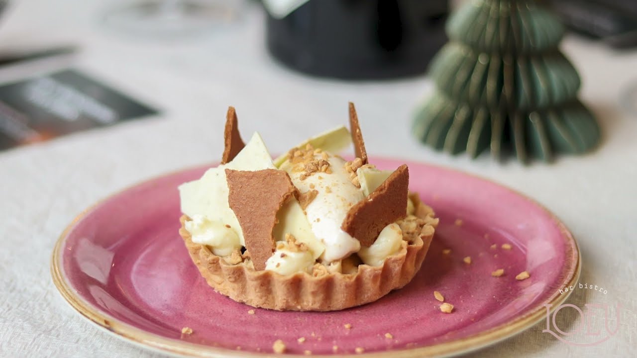 Tartelette met een crème van Snickers®, witte chocolade, vanille-ijs en ...