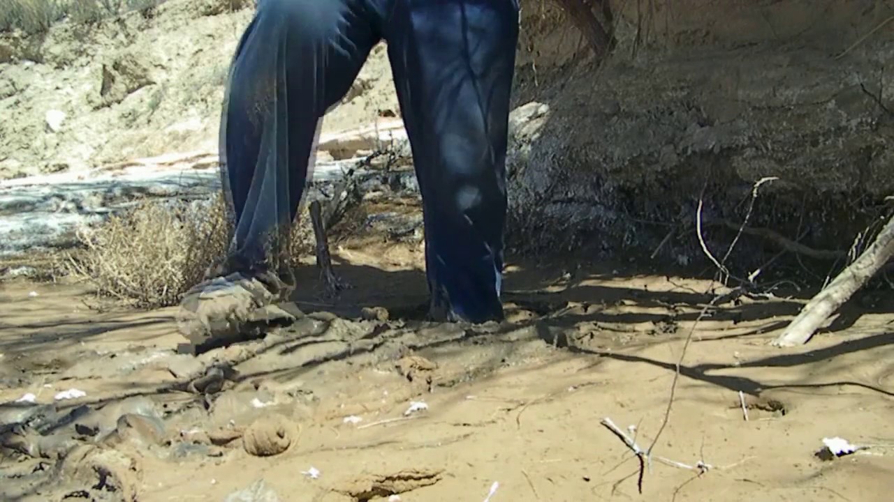 087a-Thick And Deep Quicksand Sink, Liquefaction - YouTube